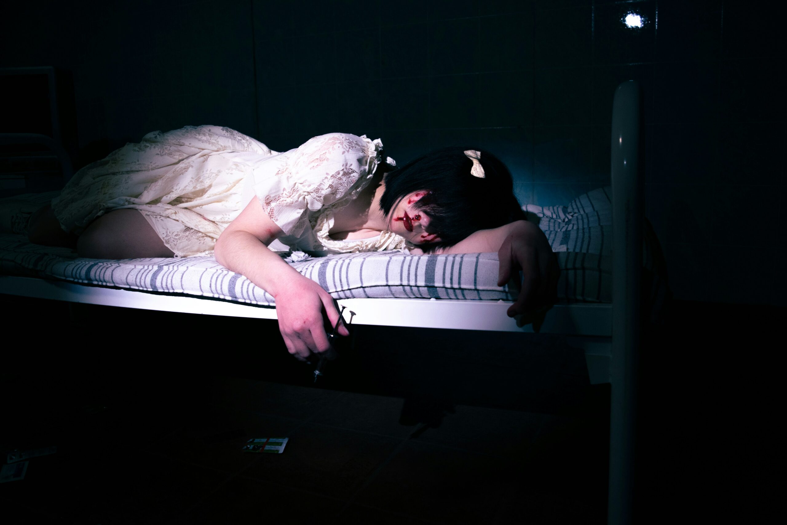 Am I seeing a ghost or is it sleep paralysis? - Doze